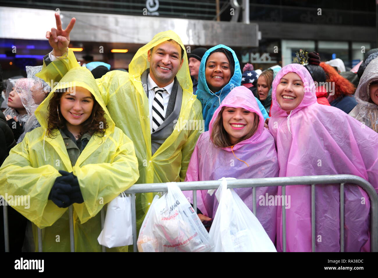 New years eve times square ball drop hi-res stock photography and ...