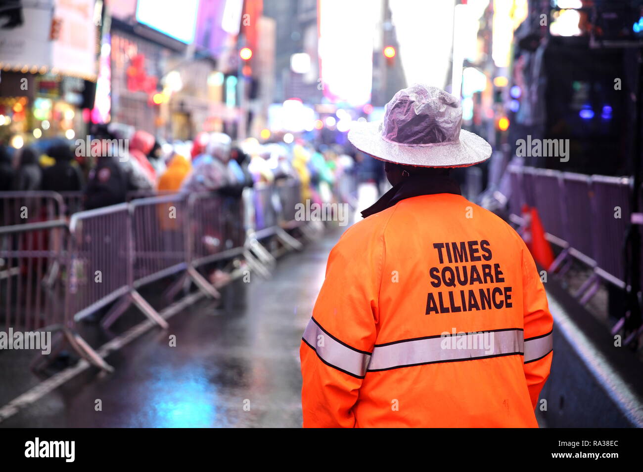 Times square new year ball drop hi-res stock photography and images - Alamy