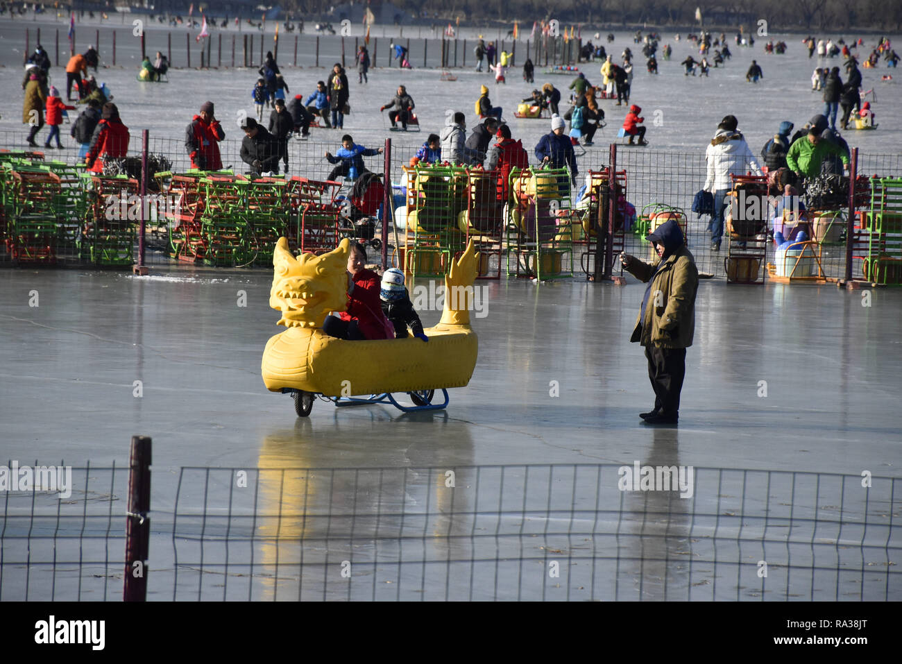 Beijing, Beijing, China. 1st Jan, 2019. Beijing, CHINA-People enjoy ...