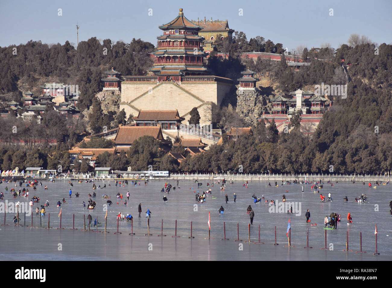 Beijing, Beijing, China. 1st Jan, 2019. Beijing, CHINA-People enjoy ...
