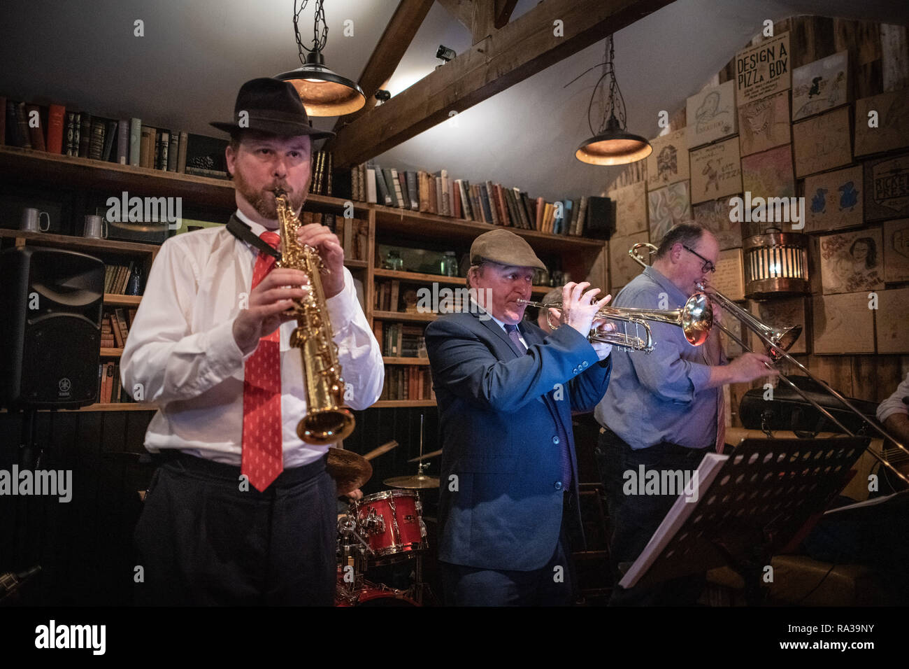 Oxford, UK. 31st Dec, 2018. New Year's Eve party in Oxford. The Rickety ...