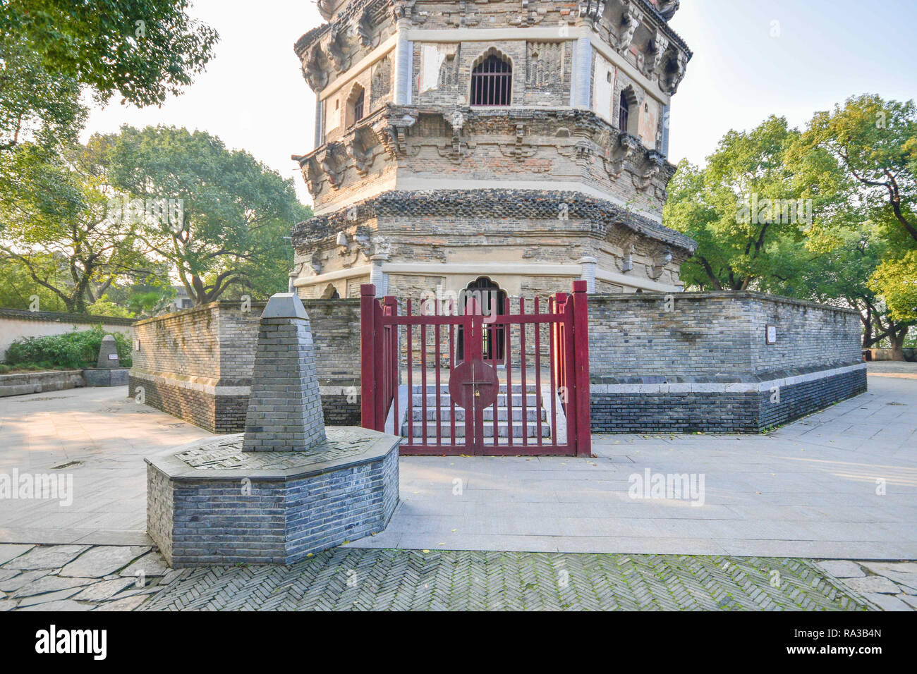 Leaning tower huqiu tower hi-res stock photography and images - Alamy