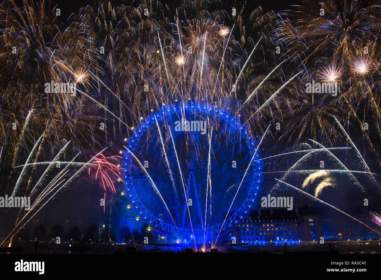 Eu flag nye fireworks london hi-res stock photography and images - Alamy