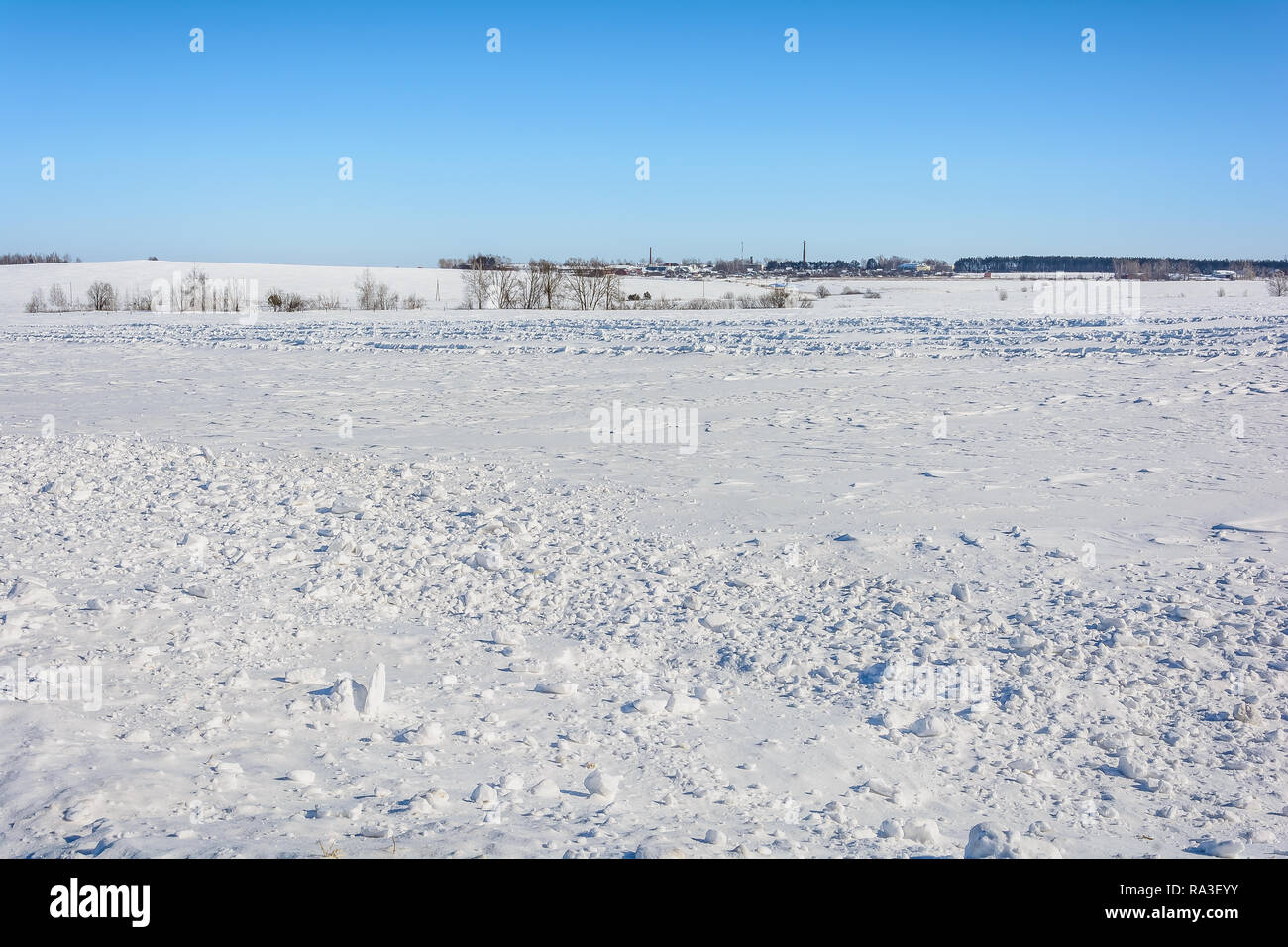 Snow-covered field in winter Stock Photo - Alamy