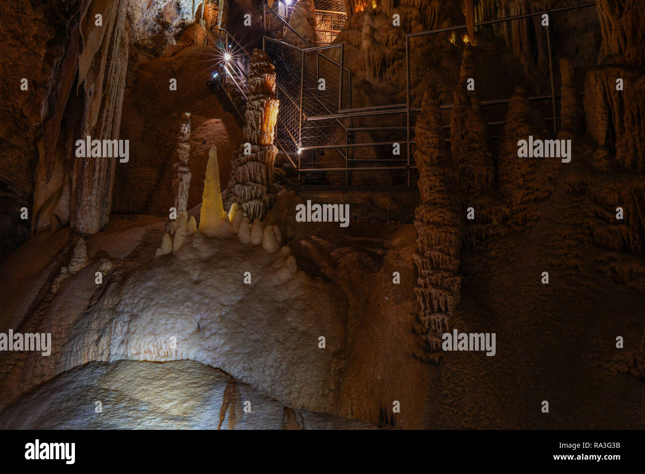Jenolan caves - Orient Cave Stock Photo - Alamy