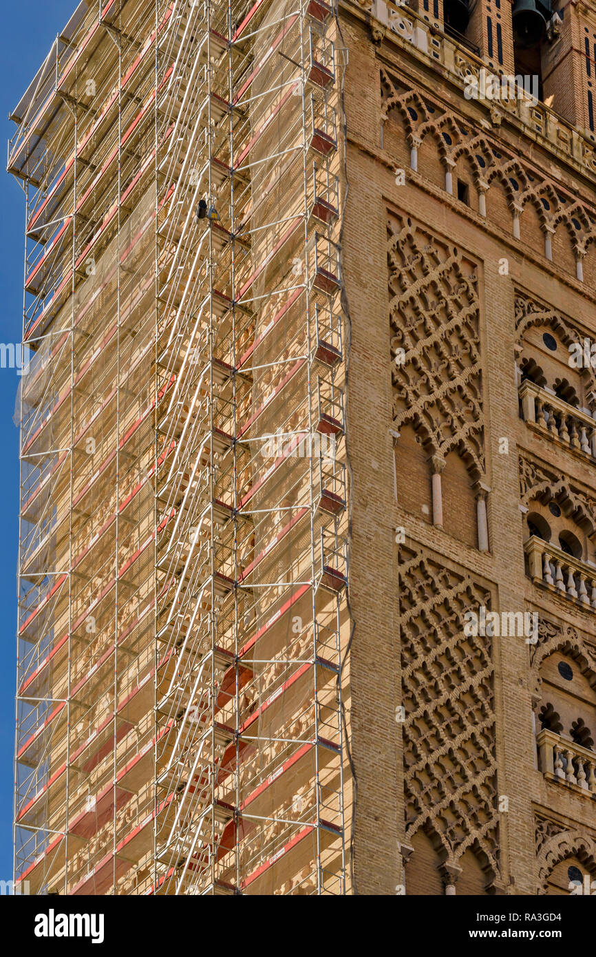 SEVILLE SPAIN EXTENSIVE SCAFFOLDING AND LADDERS ON THE SIDES OF THE ...