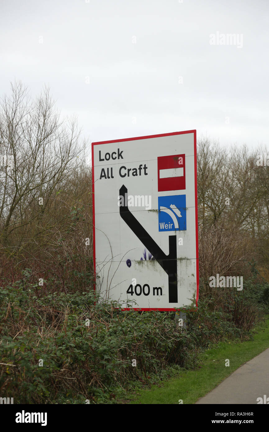 Sign directing boats to the lock avoiding Diglis weir, Worcester ...