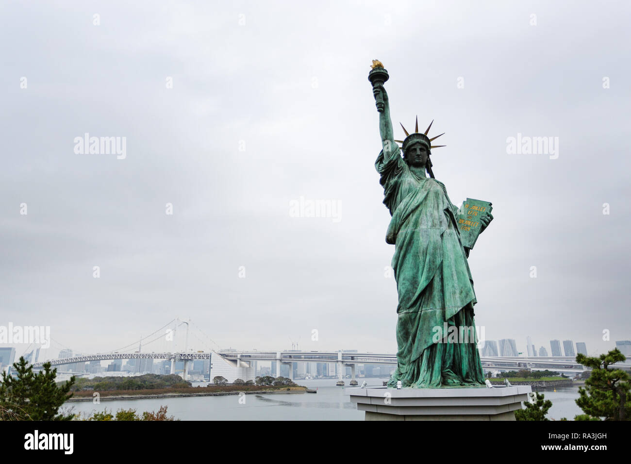 Rainbow bridge and Statue of Liberty, in Odaiba, Tokyo Stock Photo - Alamy