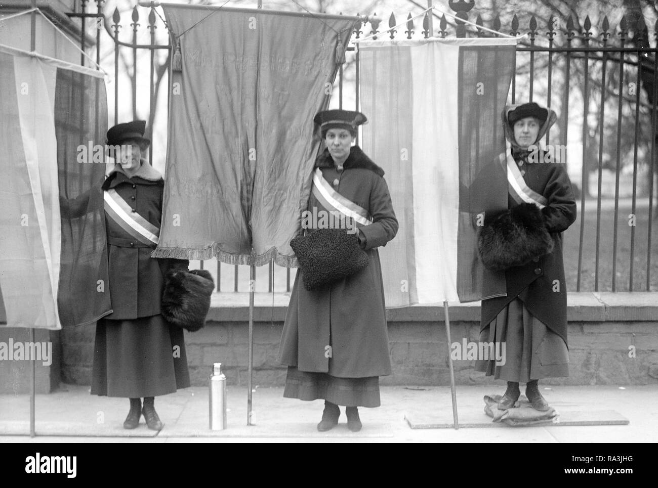 Woman suffrage picketers ca. 1917 Stock Photo - Alamy