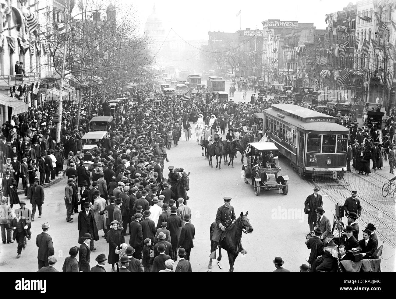 Woman Suffrage hikers ca. 1913 Stock Photo - Alamy