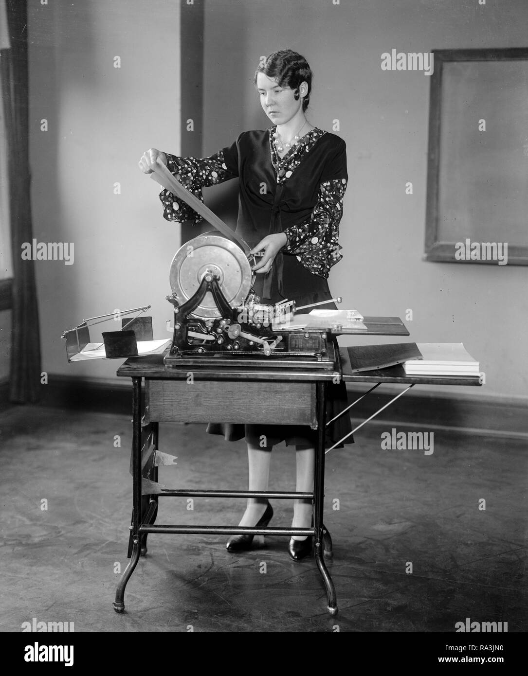 College 1900s woman united states hi-res stock photography and images ...