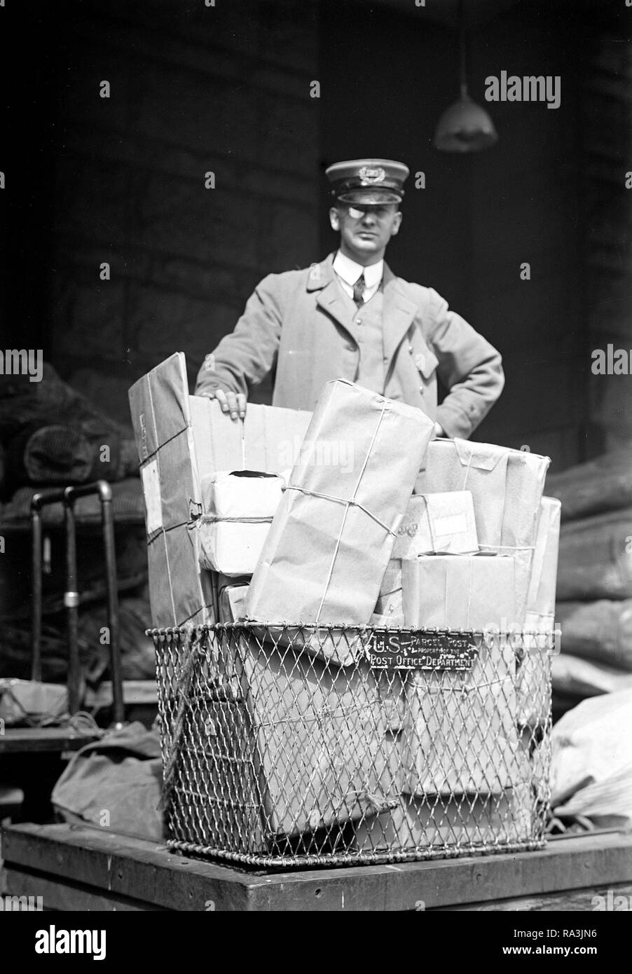 Usps mail man hi-res stock photography and images - Alamy