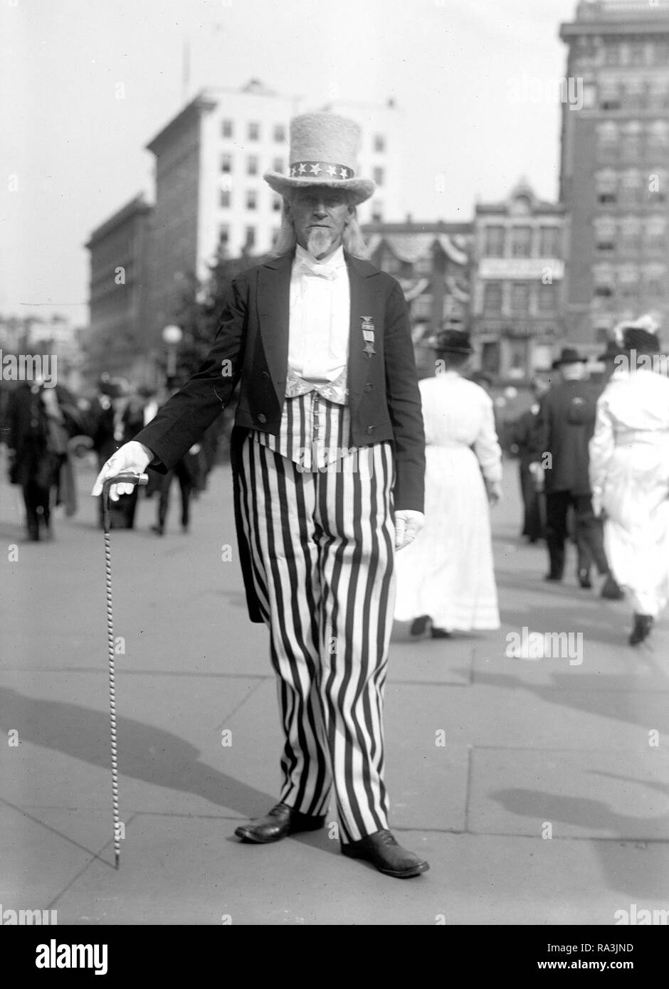 Man dressed as uncle sam hi-res stock photography and images - Alamy