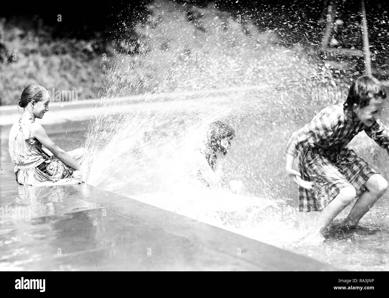 Early 1900s children playing in water hi-res stock photography and ...