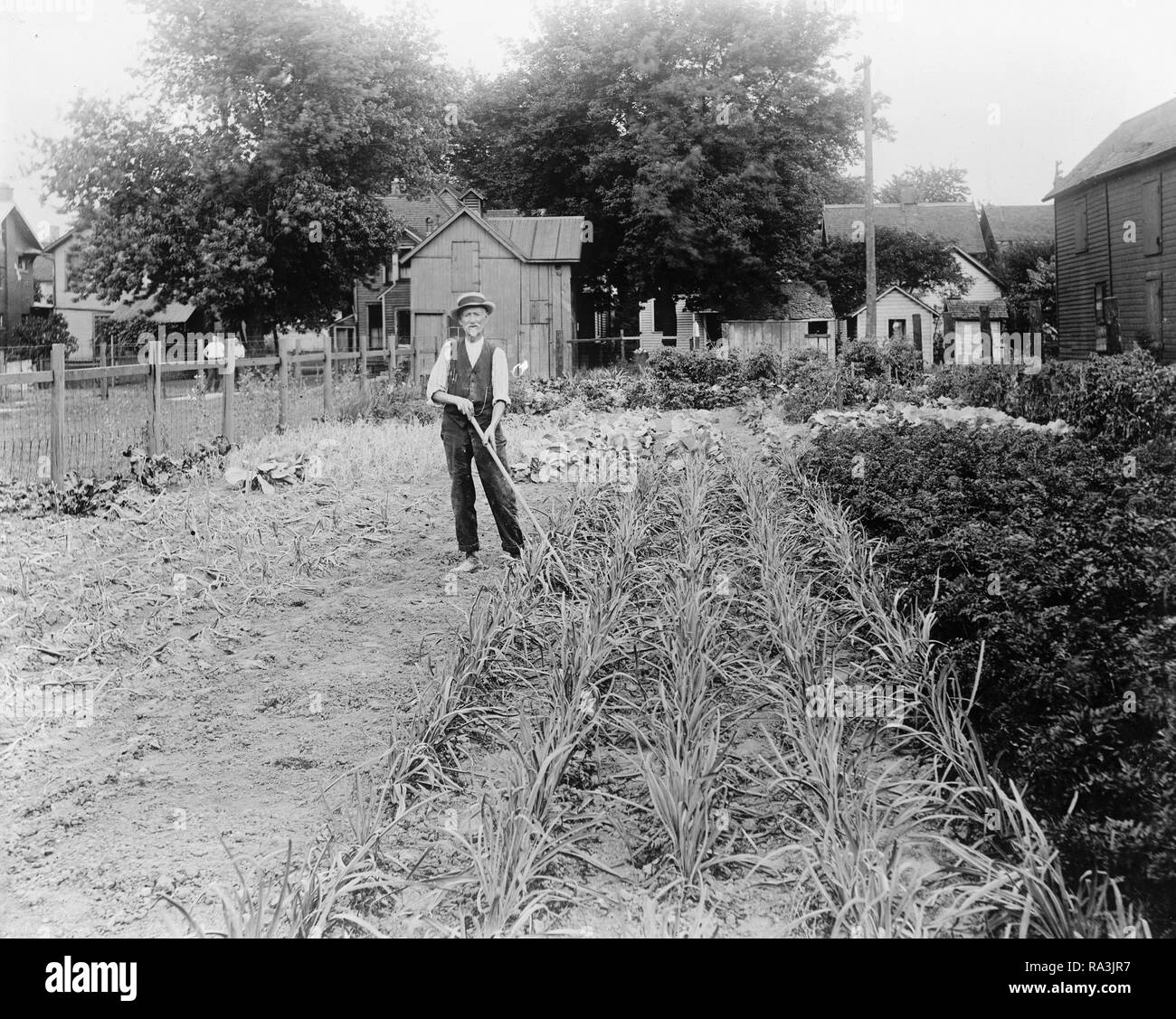 1910s man garden hi-res stock photography and images - Alamy
