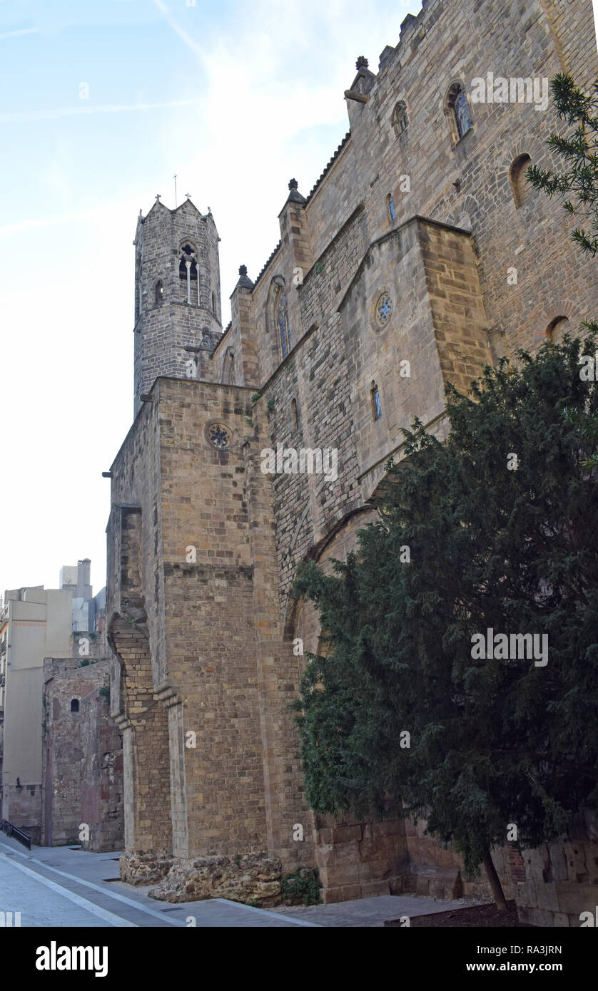 Roman wall of Barcelona Stock Photo - Alamy
