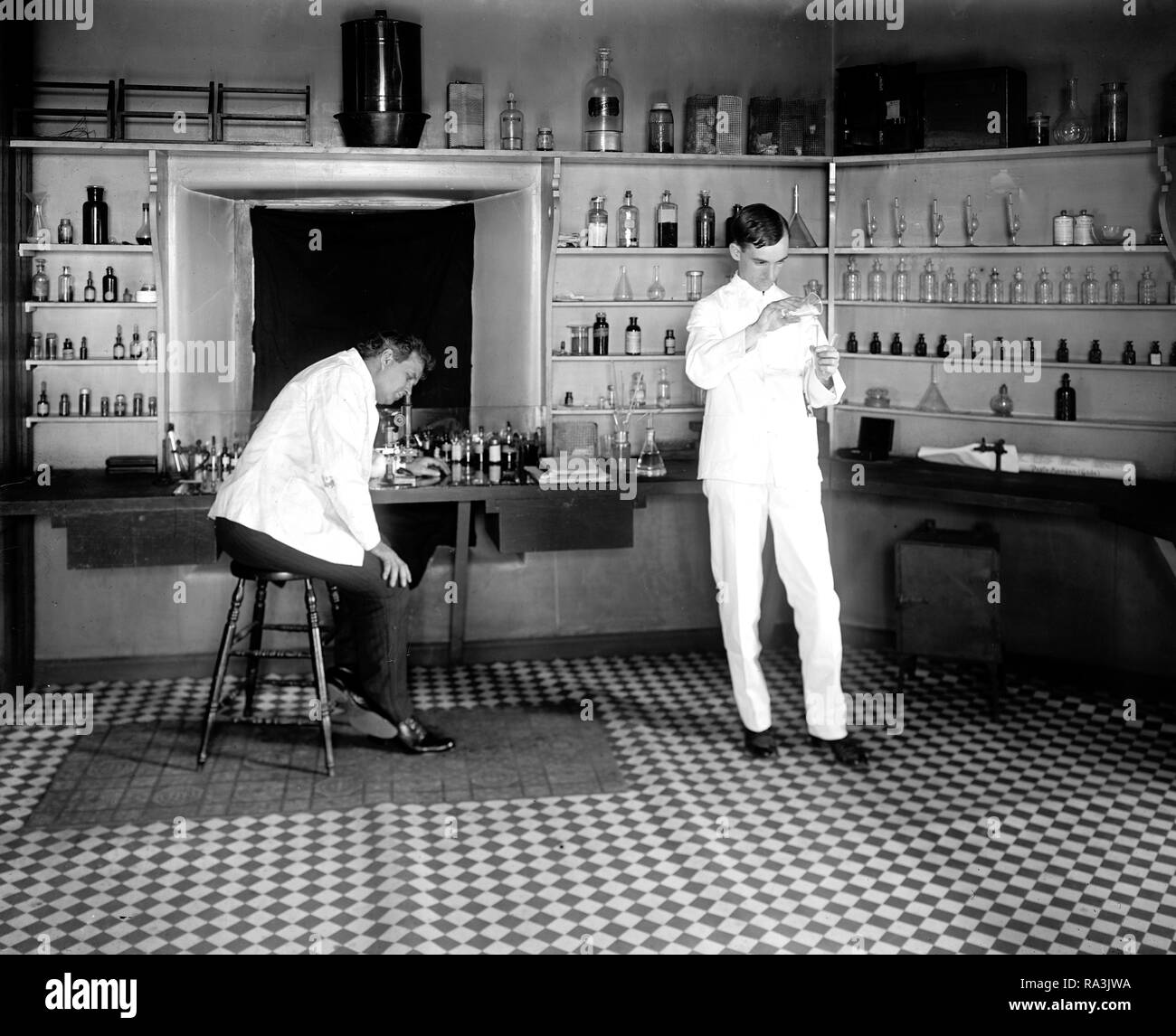 Early 1900s medical laboratory Black and White Stock Photos & Images ...