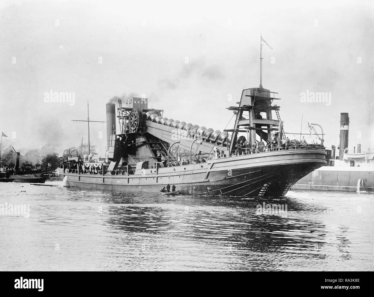 Panama 1913 construction canal hi-res stock photography and images - Alamy