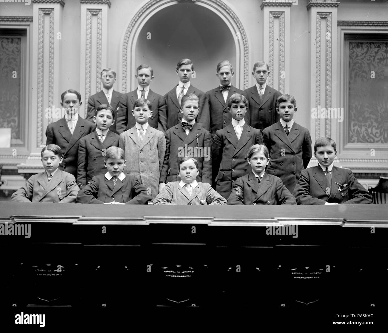 United States pages group photo ca. early 1900s Stock Photo - Alamy