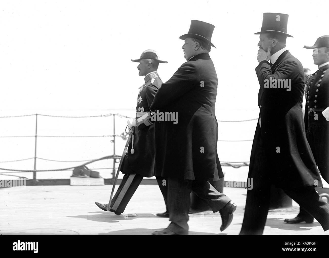 President William Howard Taft in tophat, and tails. Very well dressed ...