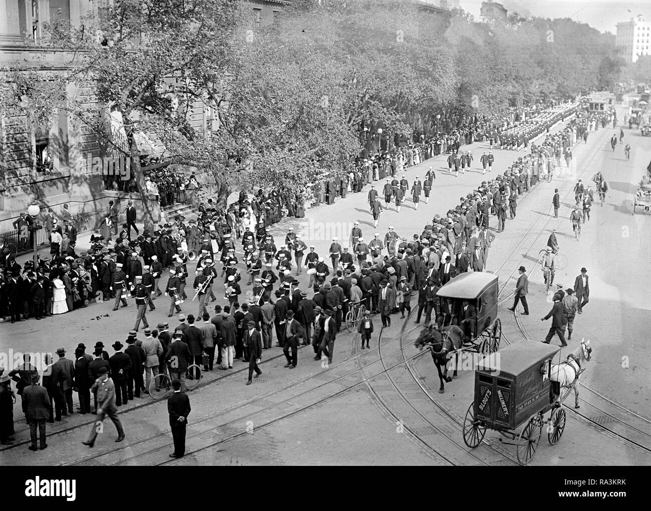 Early 1900s funeral procession hi-res stock photography and images - Alamy