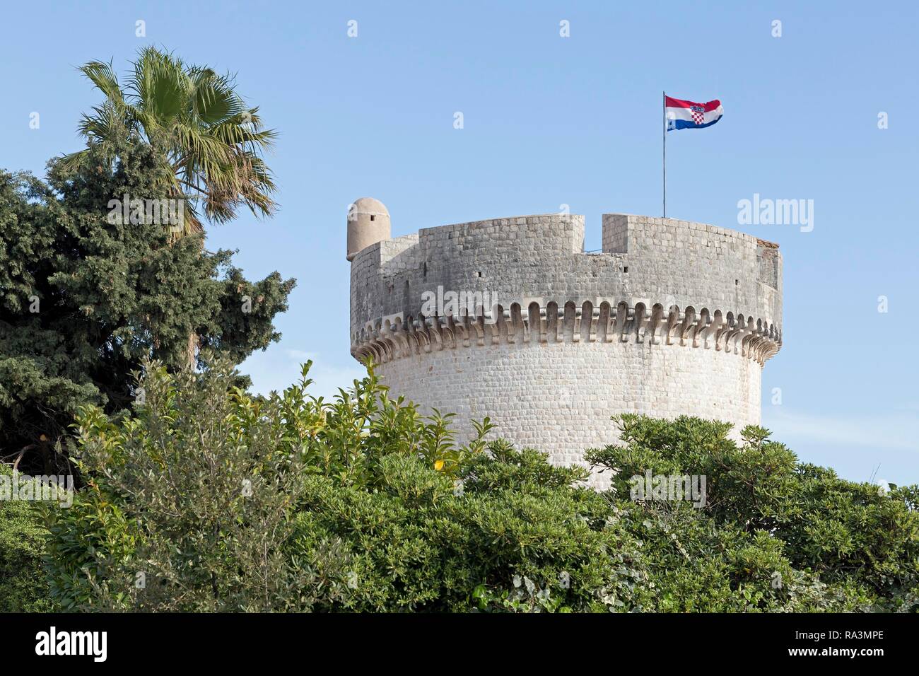 Old castle tower flag medieval hi-res stock photography and images - Alamy