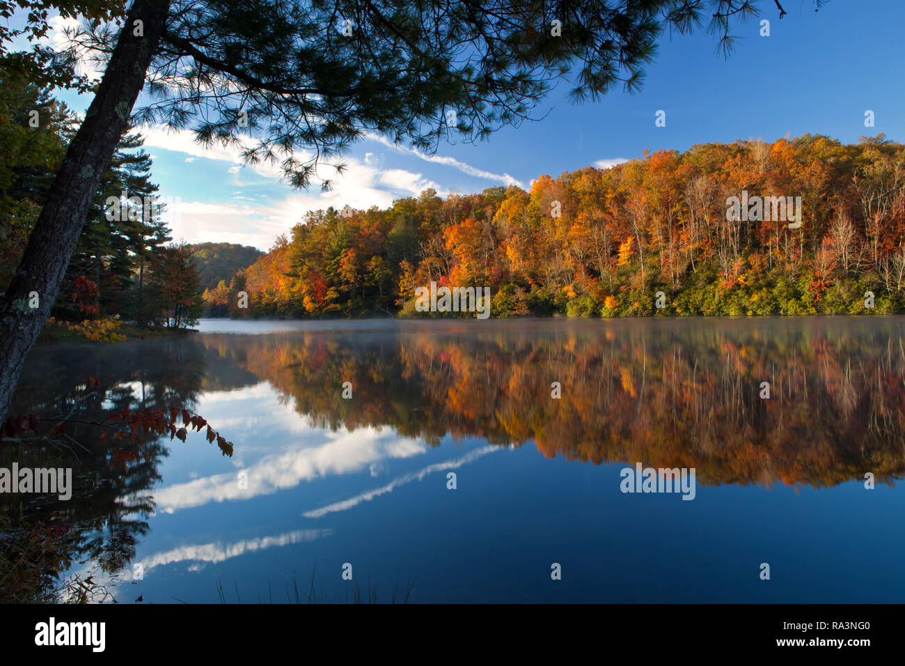 Beautiful autumn morning with reflecting lake and trees Stock Photo - Alamy