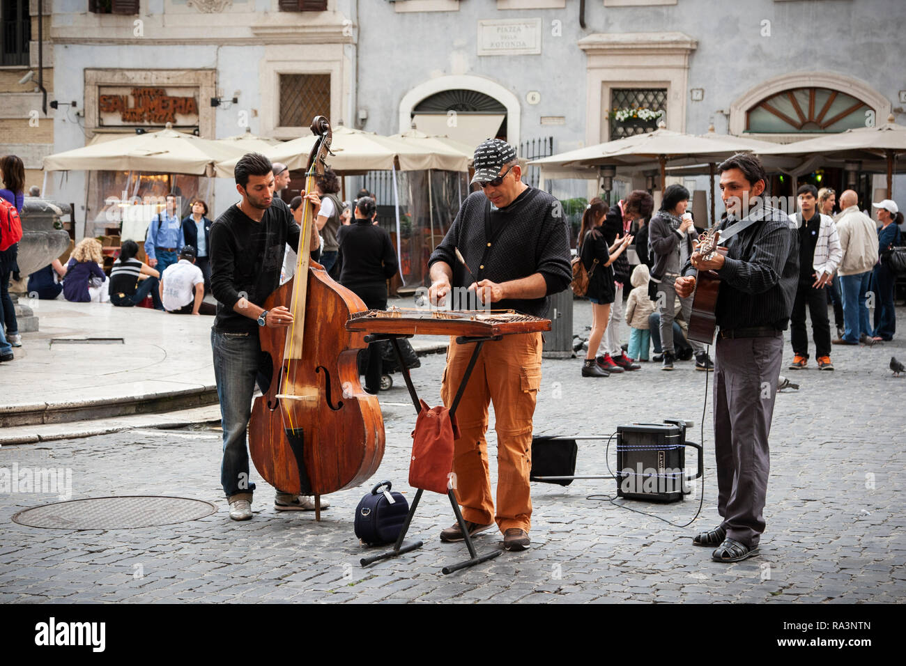 Buskers italy hi-res stock photography and images - Alamy