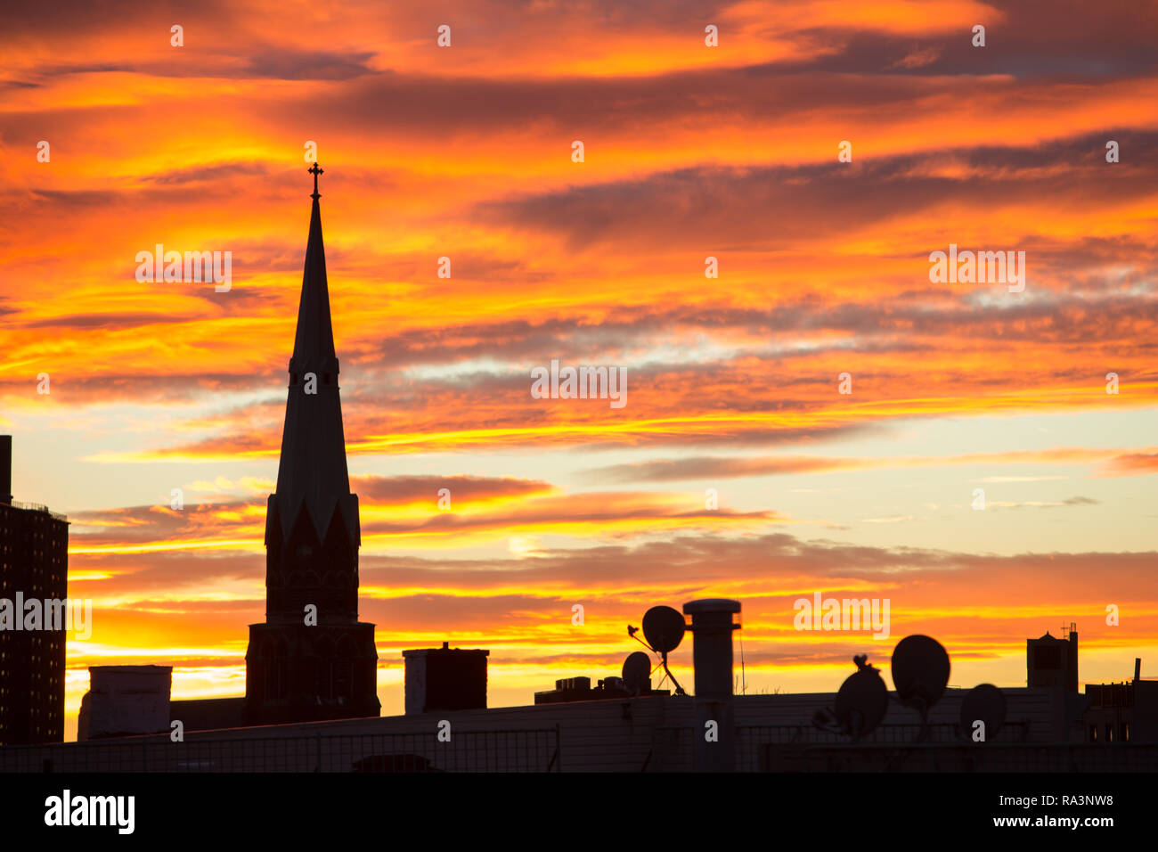 Red sunset days end hi-res stock photography and images - Alamy