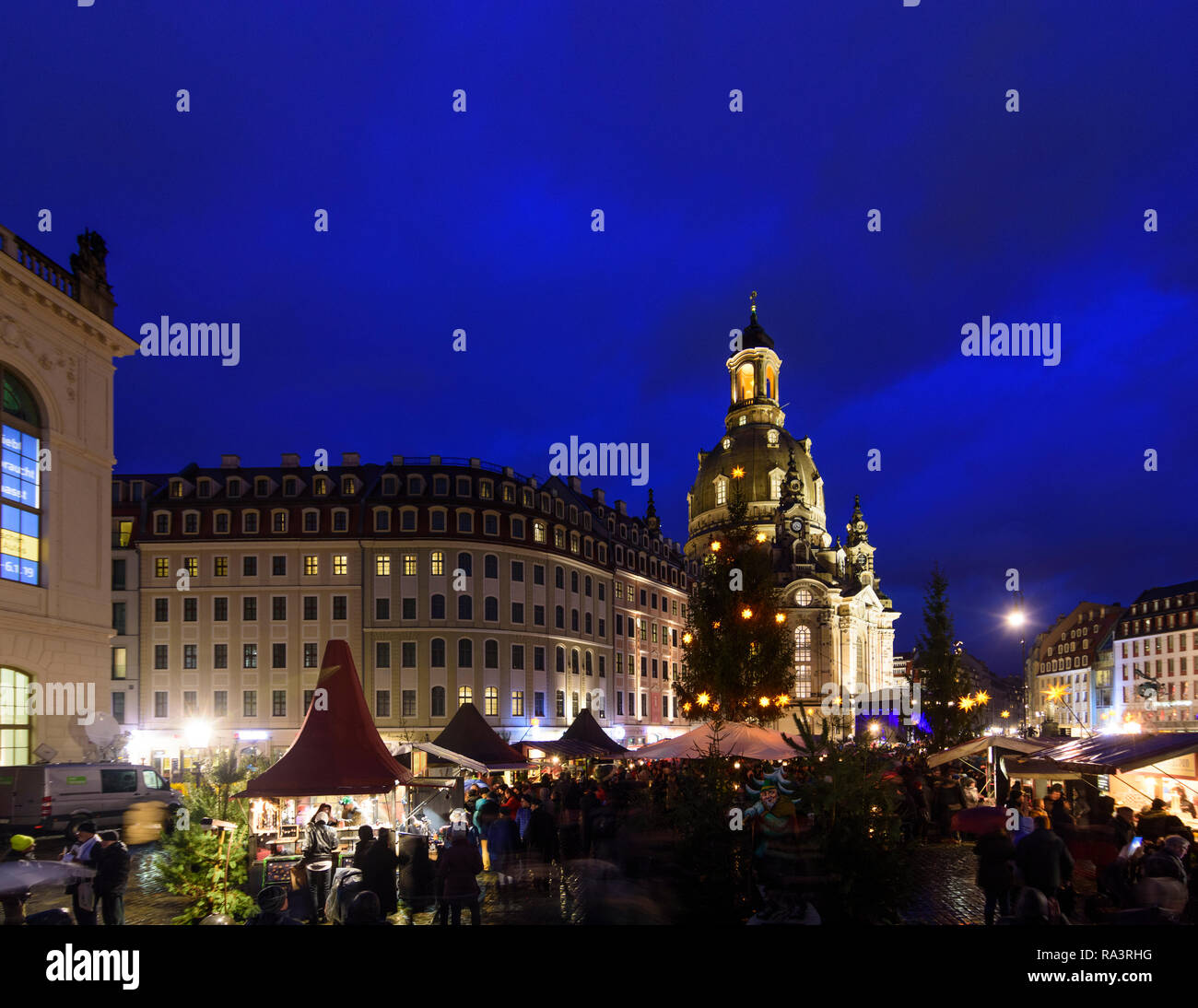 Dresden: church Frauenkirche (Church of Our Lady), square Neumarkt ...