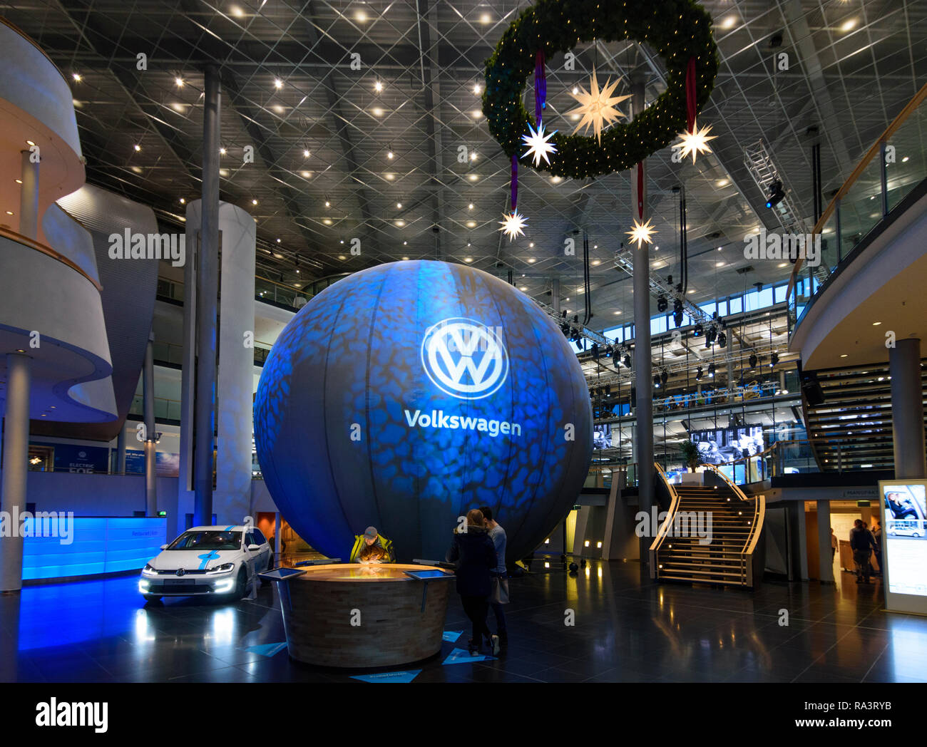 Dresden: Gläserne Manufaktur (Transparent Factory) of Volkswagen ...