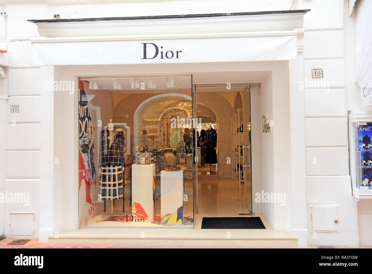 Dior display window hi-res stock photography and images - Alamy