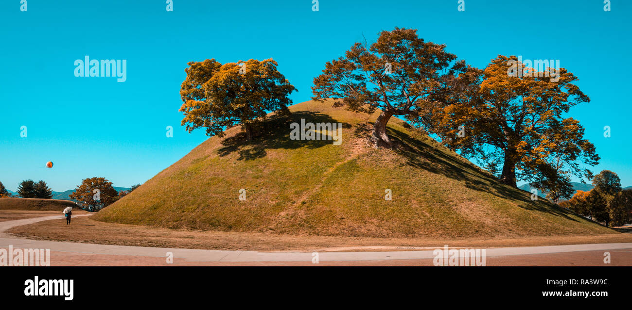 Tumuli Park Royal Tombs Gyeongju Stock Photos & Tumuli Park Royal Tombs ...