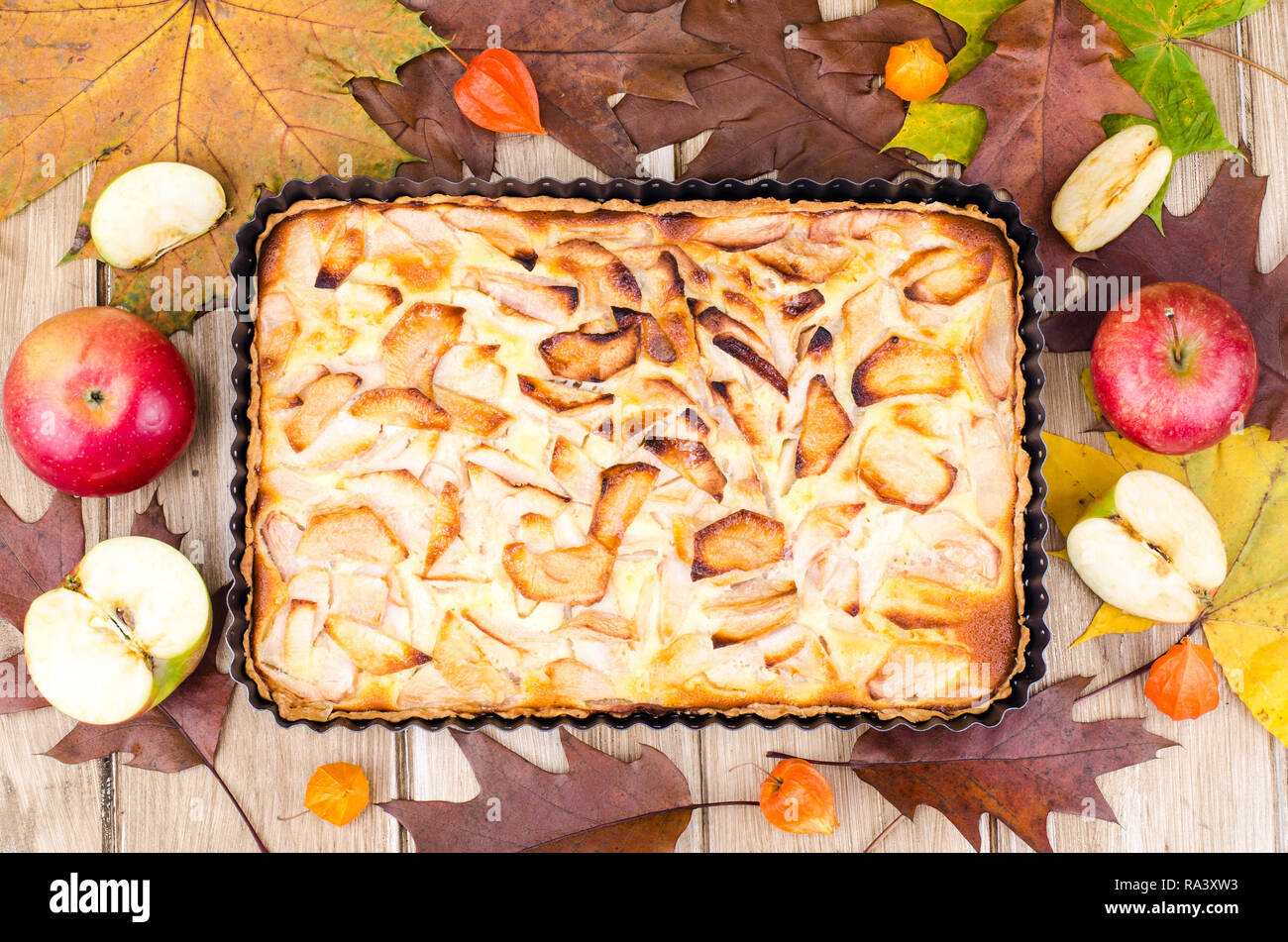 Apple pie in rectangular baking dish. Studio Photo Stock Photo - Alamy
