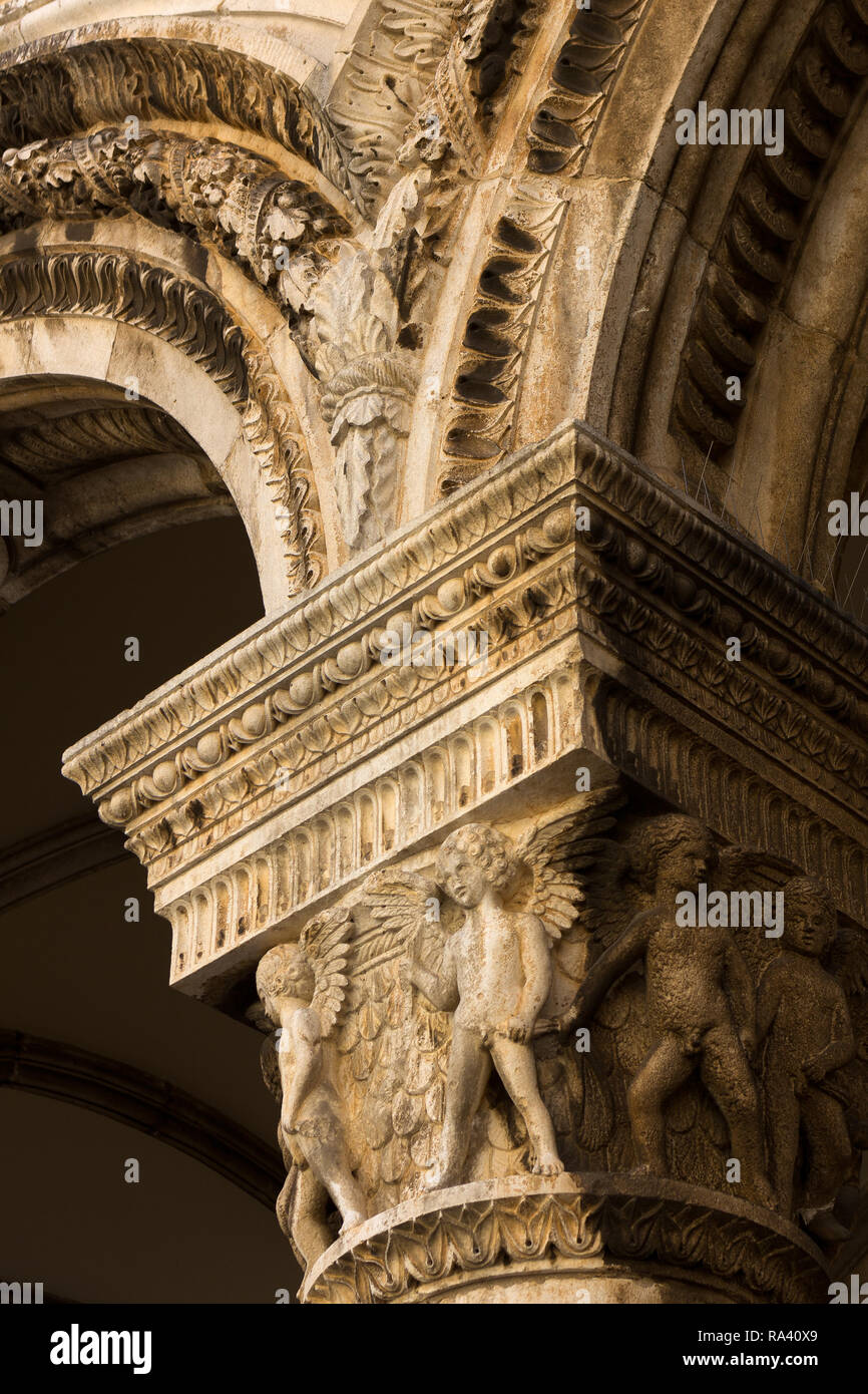Detail renaissance architecture arches hi-res stock photography and ...