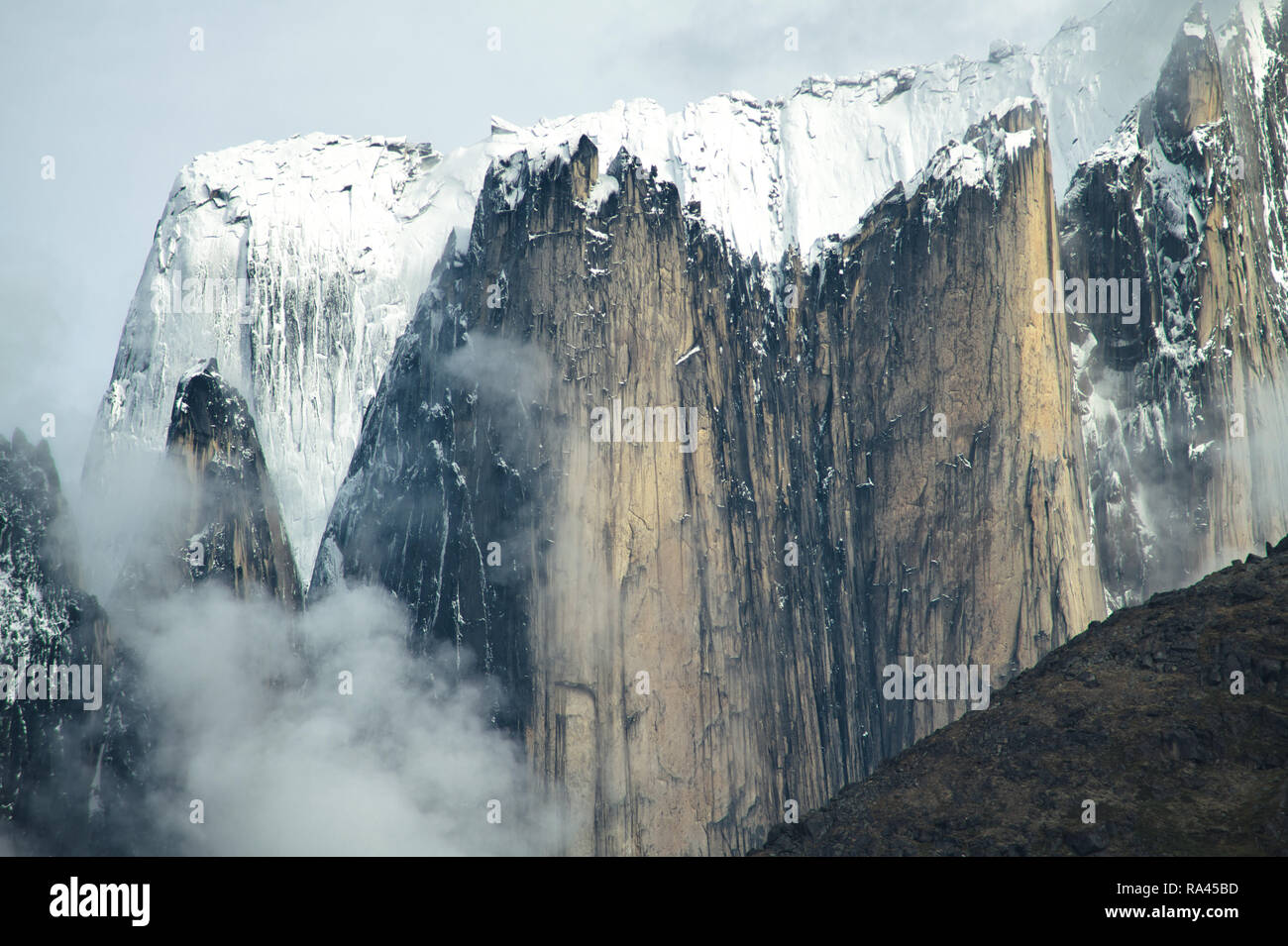 Sharp peaks hi-res stock photography and images - Alamy