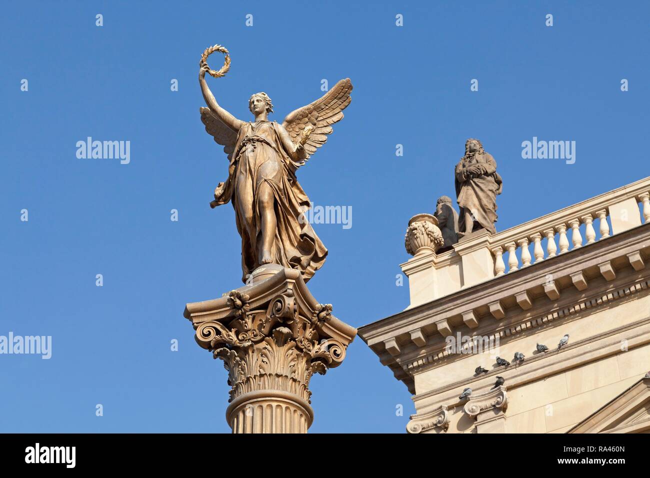 Renaissance laurel wreath hi-res stock photography and images - Alamy