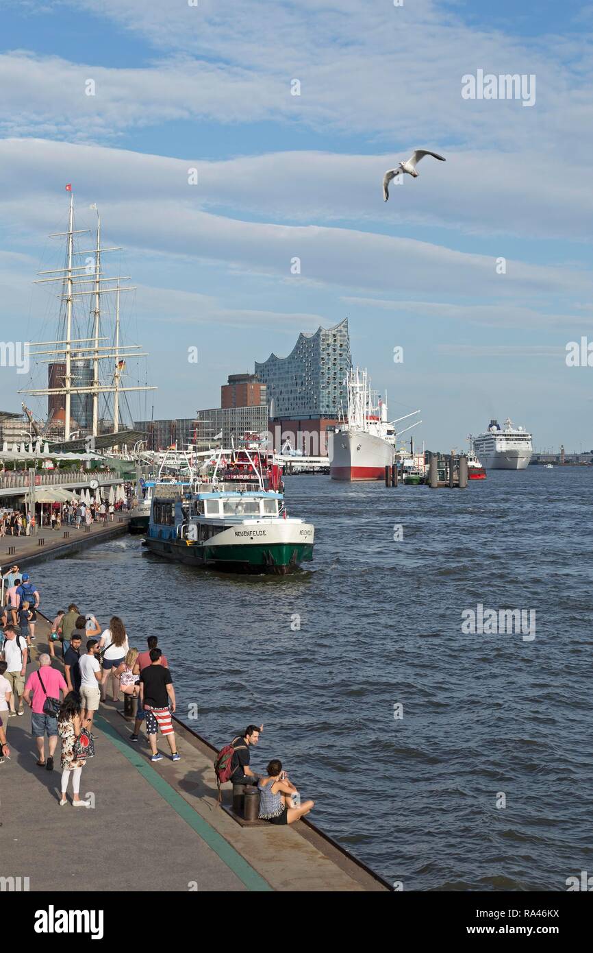 Two river piers hi-res stock photography and images - Alamy