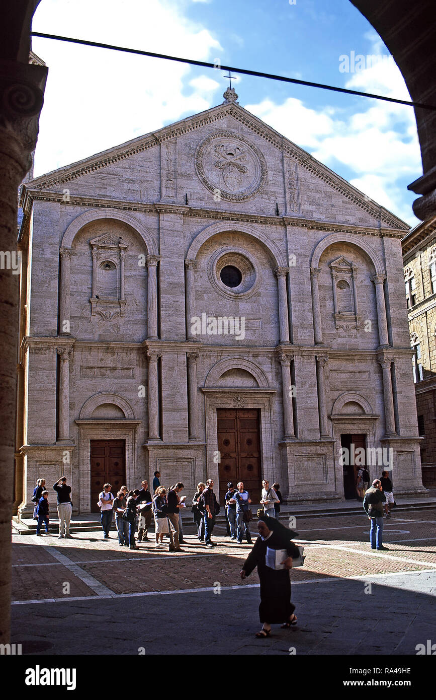 Pienza cathedrale hi-res stock photography and images - Alamy