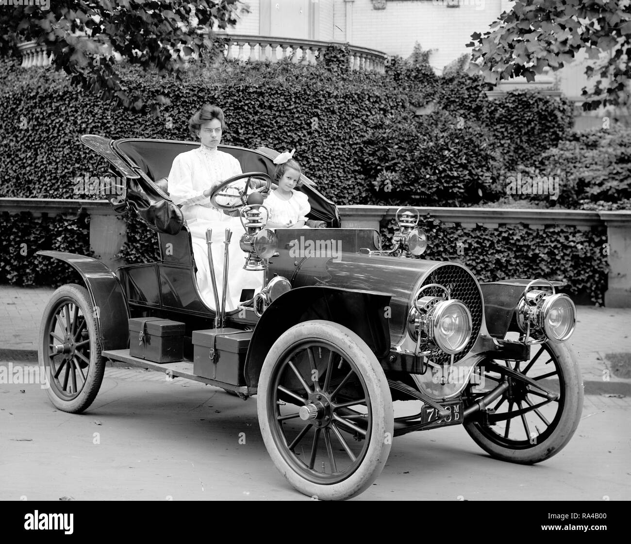 Early 1900s woman driving automobile hi-res stock photography and ...