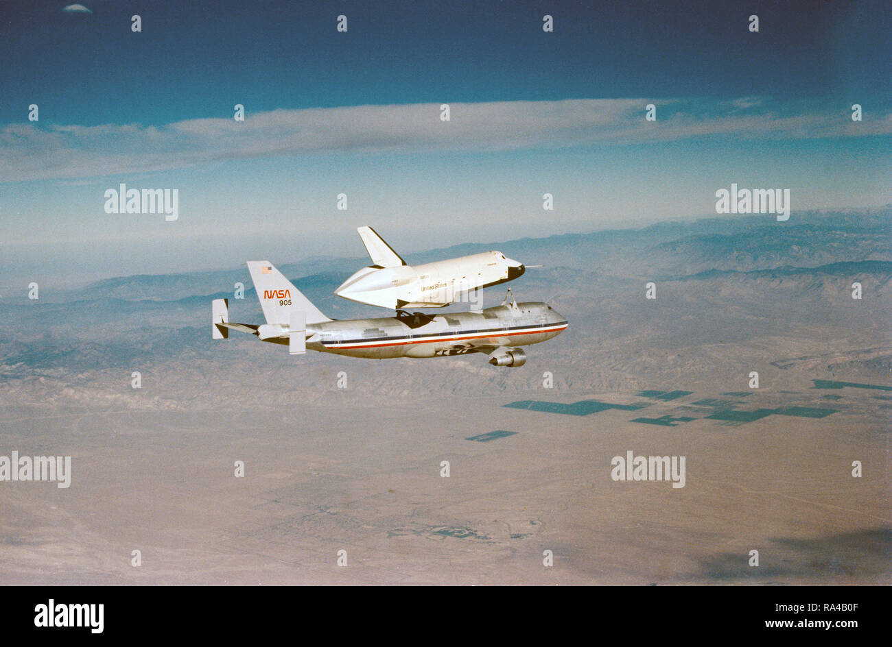 Space shuttle test flight 1970s hi-res stock photography and images - Alamy