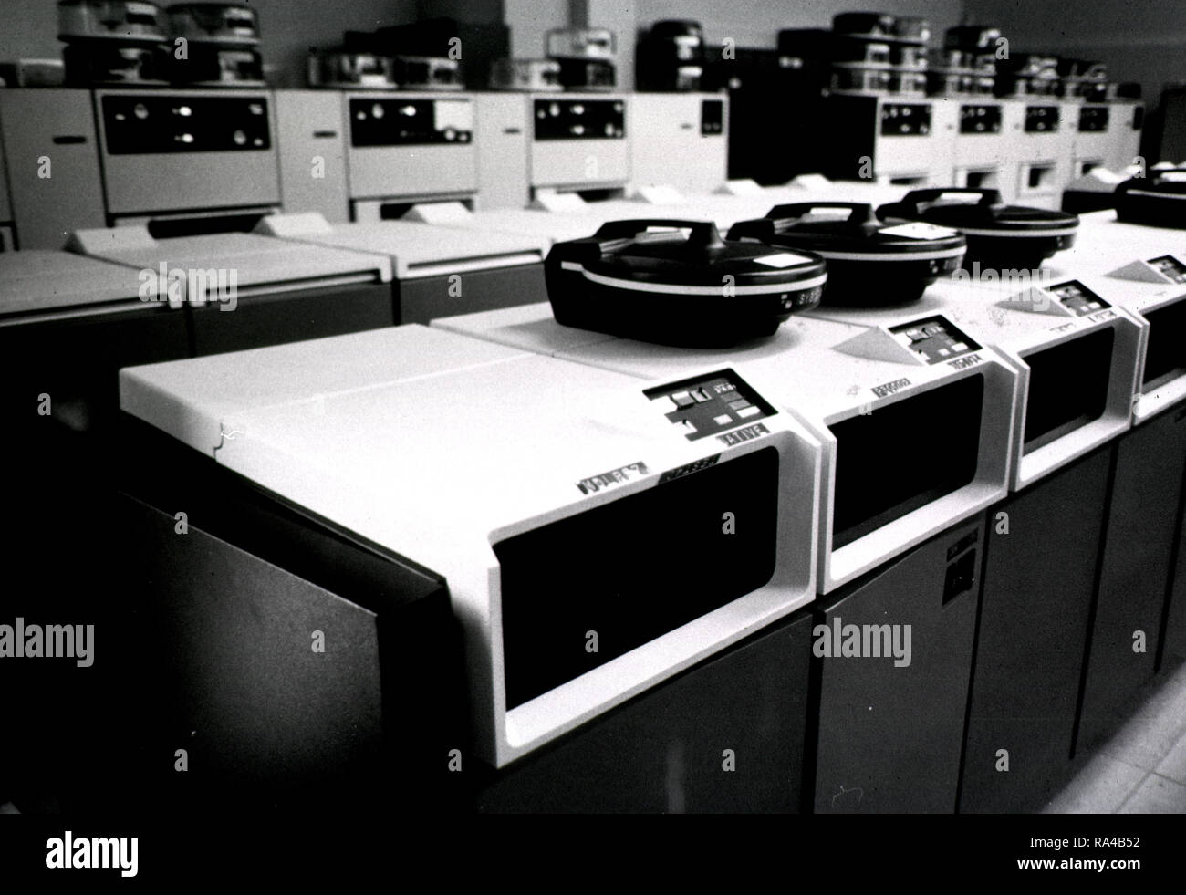 Computer room 1970s hi-res stock photography and images - Alamy
