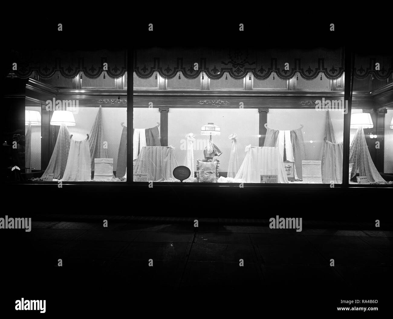 Quaker Lace Company window display ca. early 1900s Stock Photo - Alamy