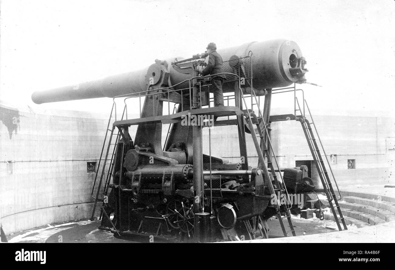 General view left side with gun in firing position ca. 1910-1920 Stock ...
