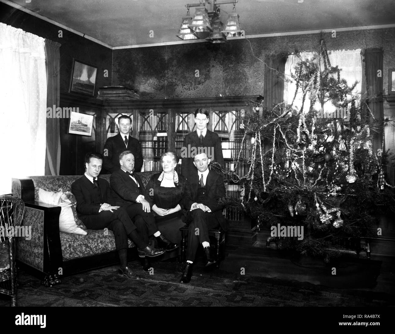 Early 1900s christmas photo hi-res stock photography and images - Alamy