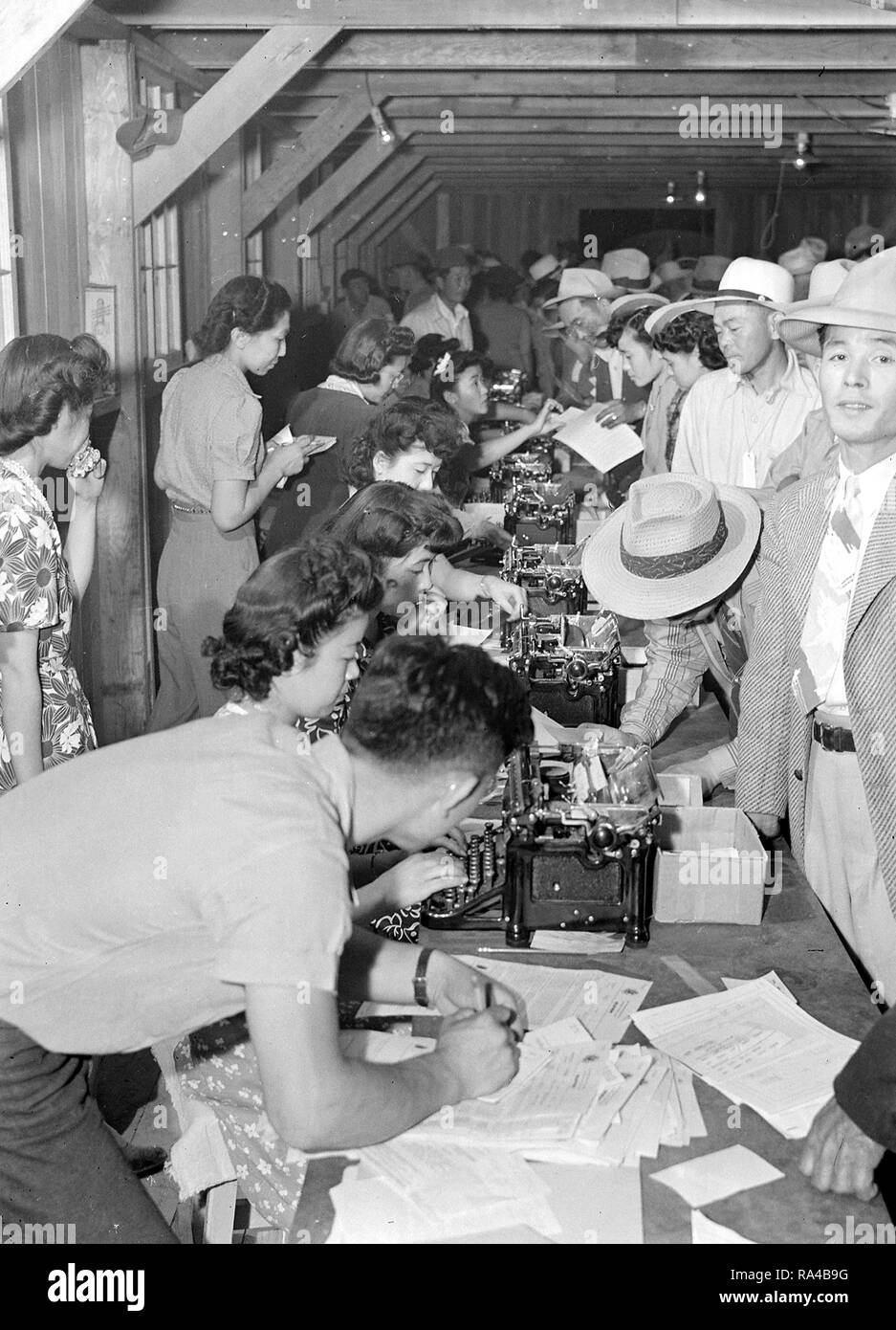 Japanese relocation 1940s hi-res stock photography and images - Alamy