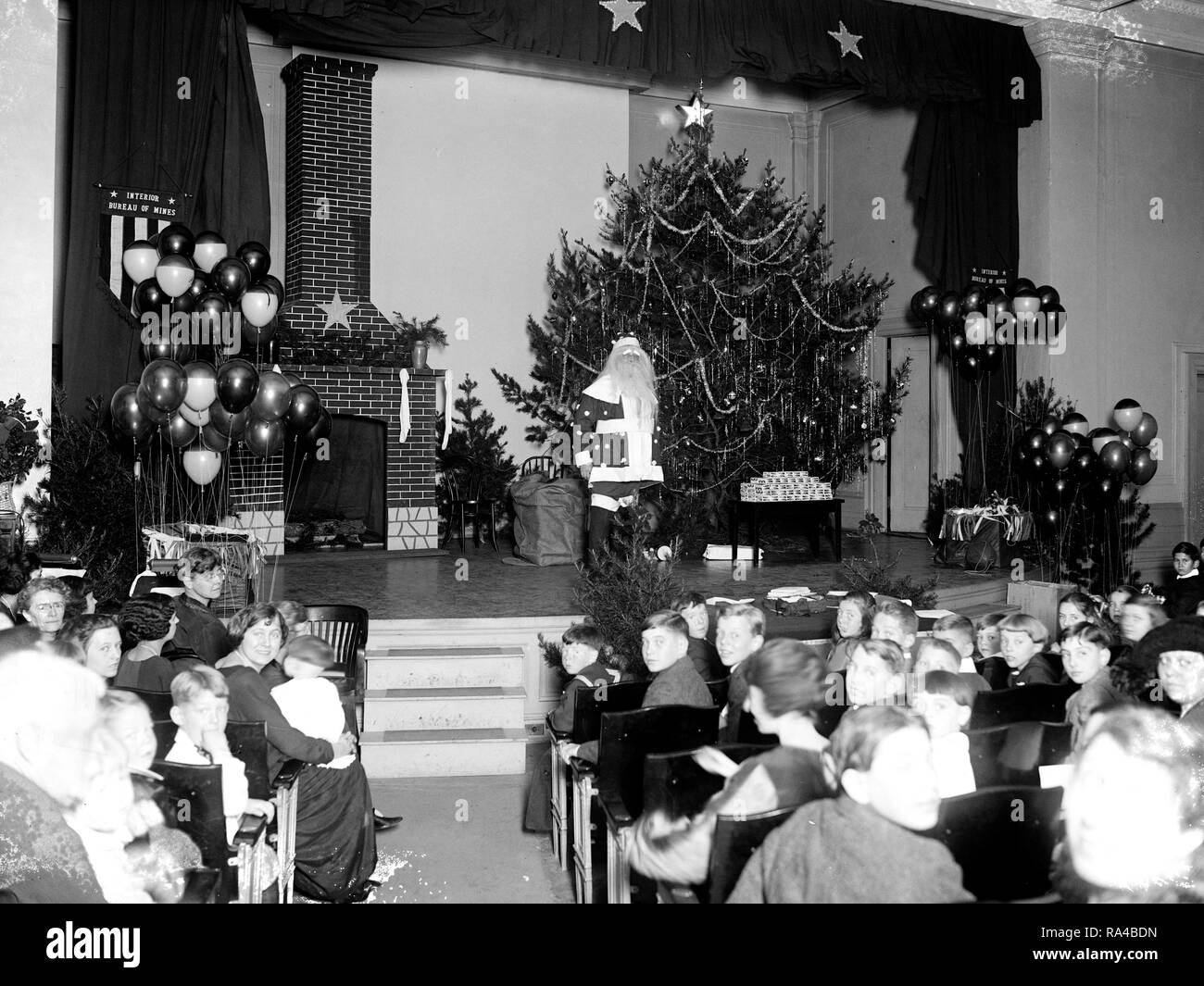 1920s santa claus hi-res stock photography and images - Alamy