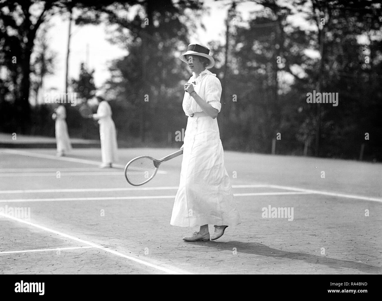 Early 20th century tennis player hi-res stock photography and images ...