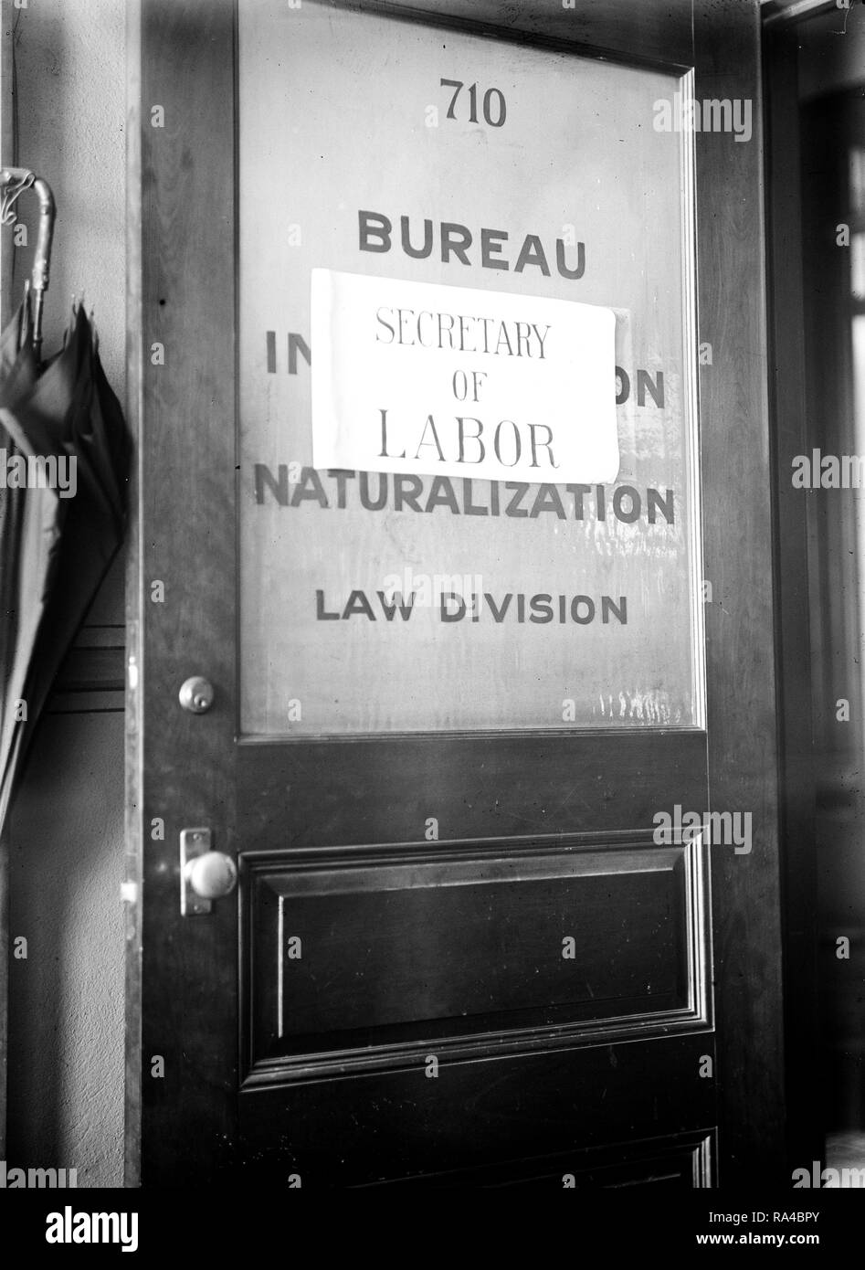 Temporary sign for Department of Labor and Secretary of Labor taped to ...