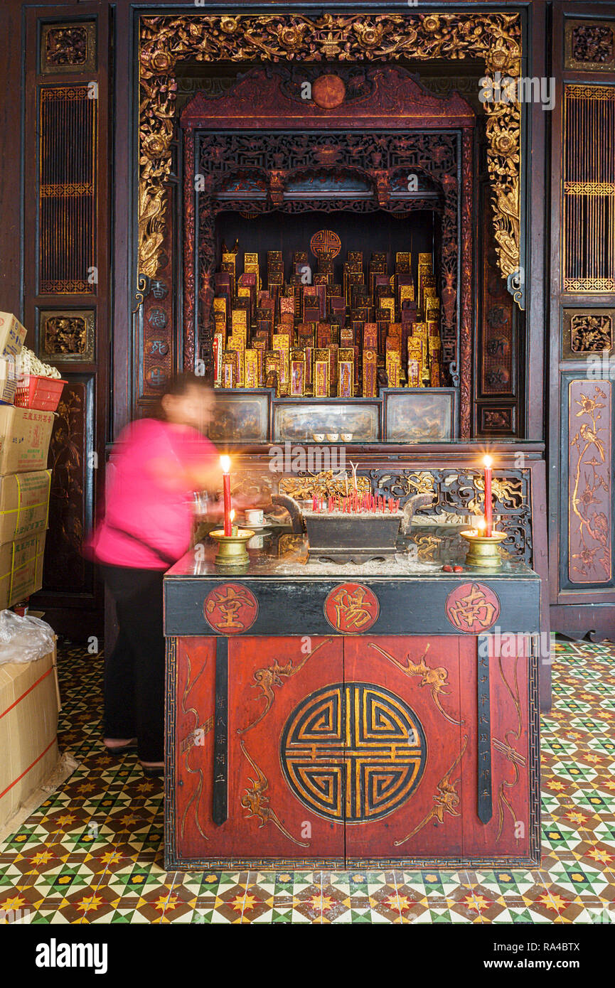Altar of ancestors at Yap Kongsi Temple in George Town, Penang ...